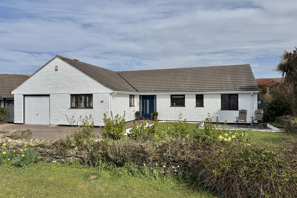 Careli, St. Merryn, PL28 3 bed bungalow - £670,000