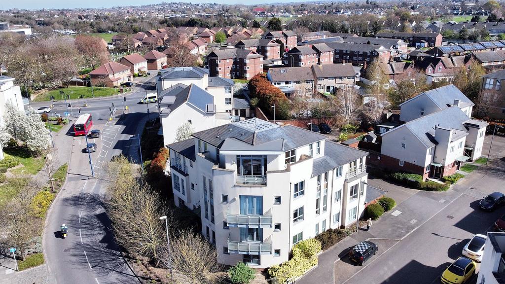 Springhead Parkway, Northfleet, DA11 2 bed penthouse for sale - £280,000