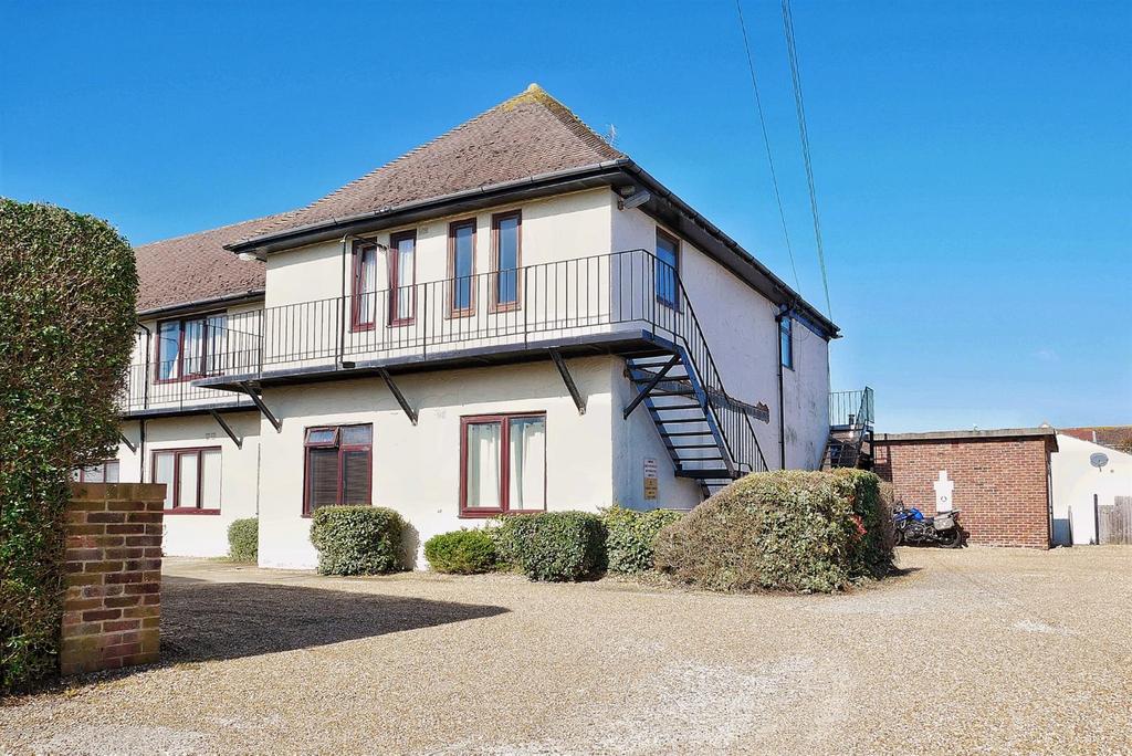 Manor Way, Elmer 1 bed flat - £135,000