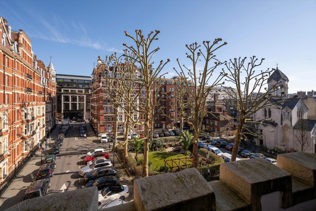 Iverna Court, London, W8 3 bed flat for sale - £2,000,000