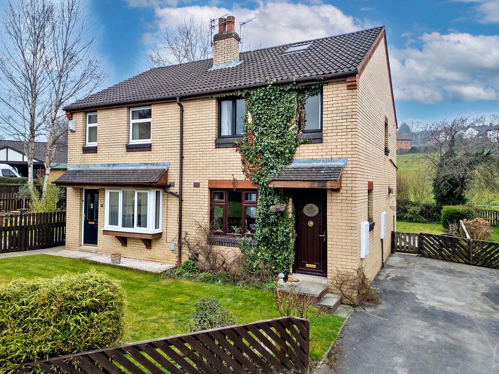 Meanwood Valley Close, Leeds LS7 3 bed semi-detached house for sale - £ ...