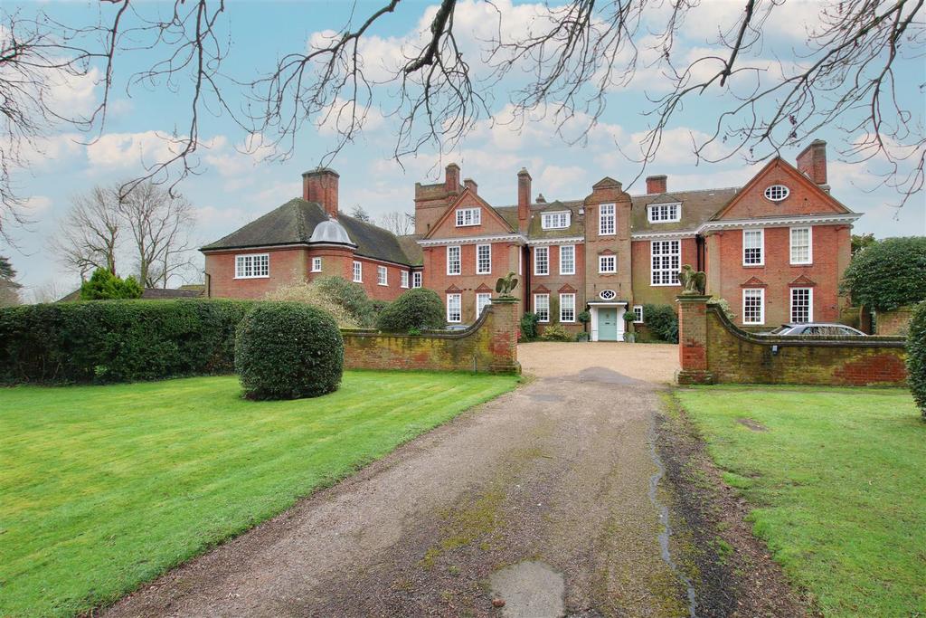 Holwell Court, Holwell, Hatfield 2 bed flat - £1,575 pcm (£363 pw)