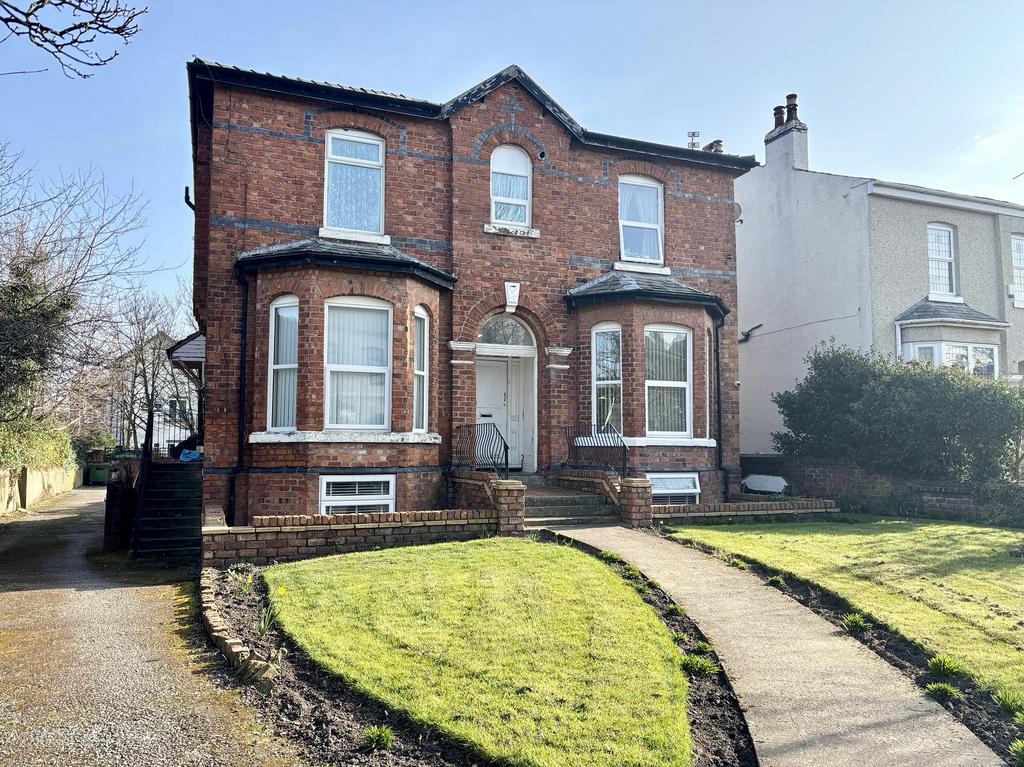 Southport PR9 3 bed ground floor flat for sale - £125,000
