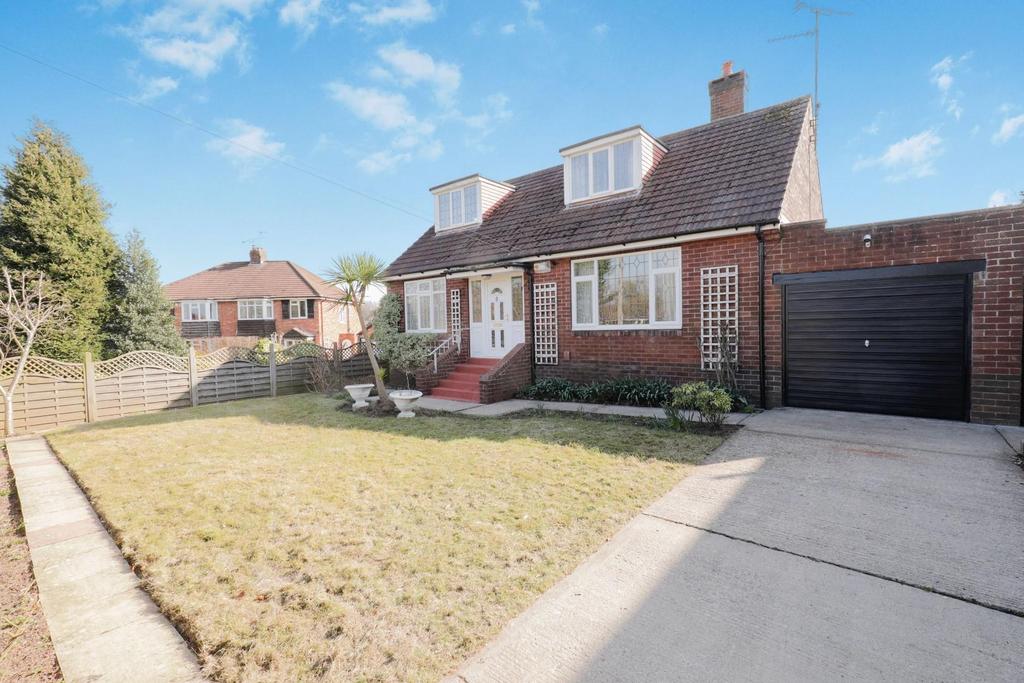 Hookstone Chase, Harrogate, HG2 7HP 3 bed detached house - £350,000