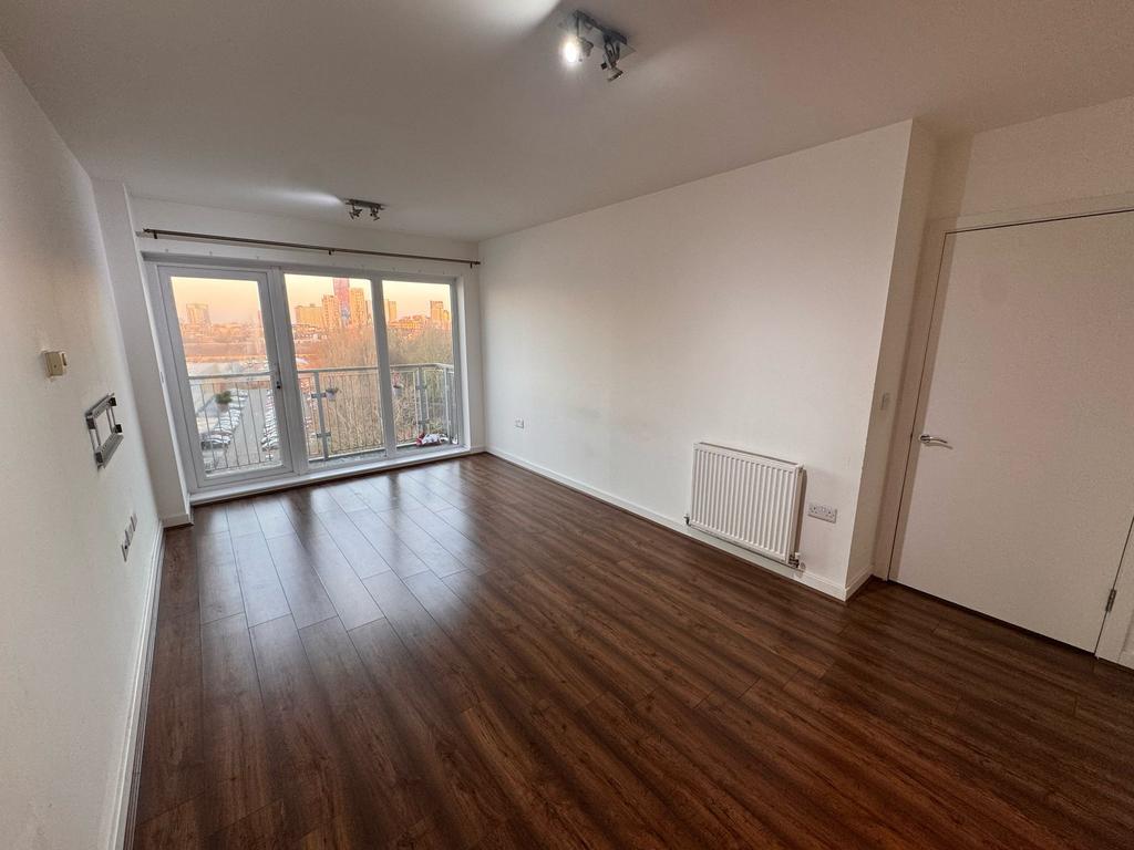 Peebles Court, Croydon CR0 2 bed flat - £1,700 pcm (£392 pw)