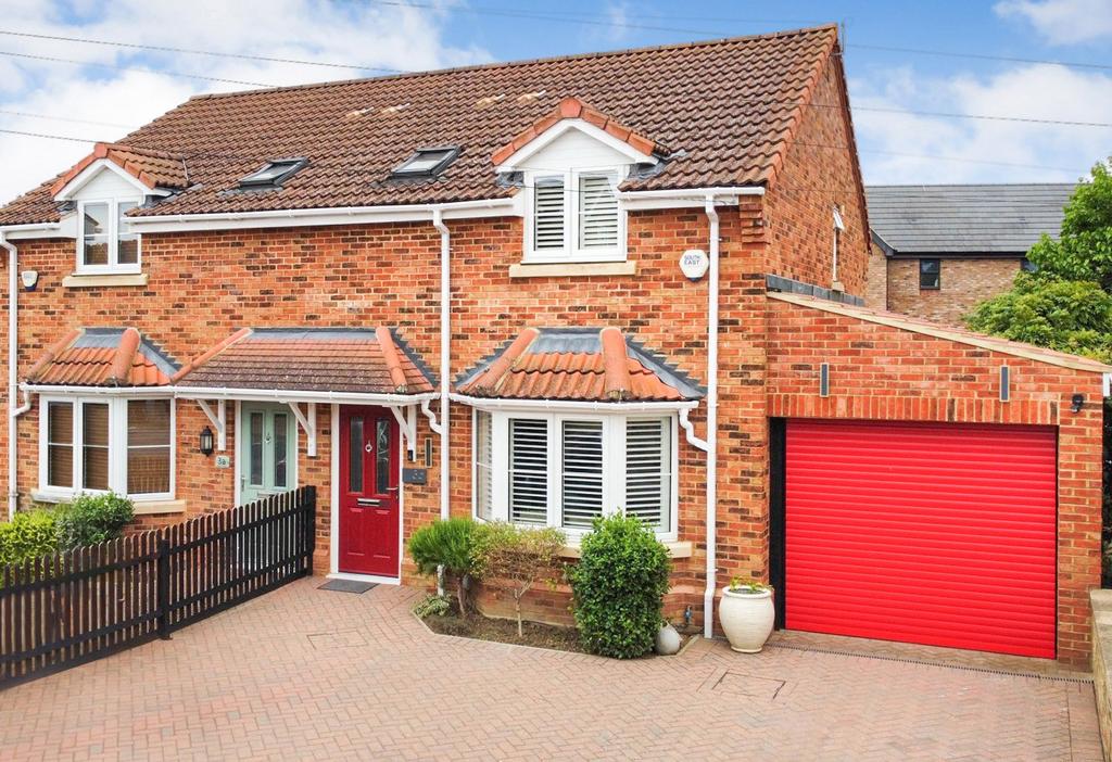 New Street, Shefford SG17 3 bed semi-detached house for sale - £450,000