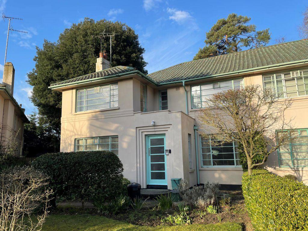 LEXDEN 2 bed flat - £1,100 pcm (£254 pw)