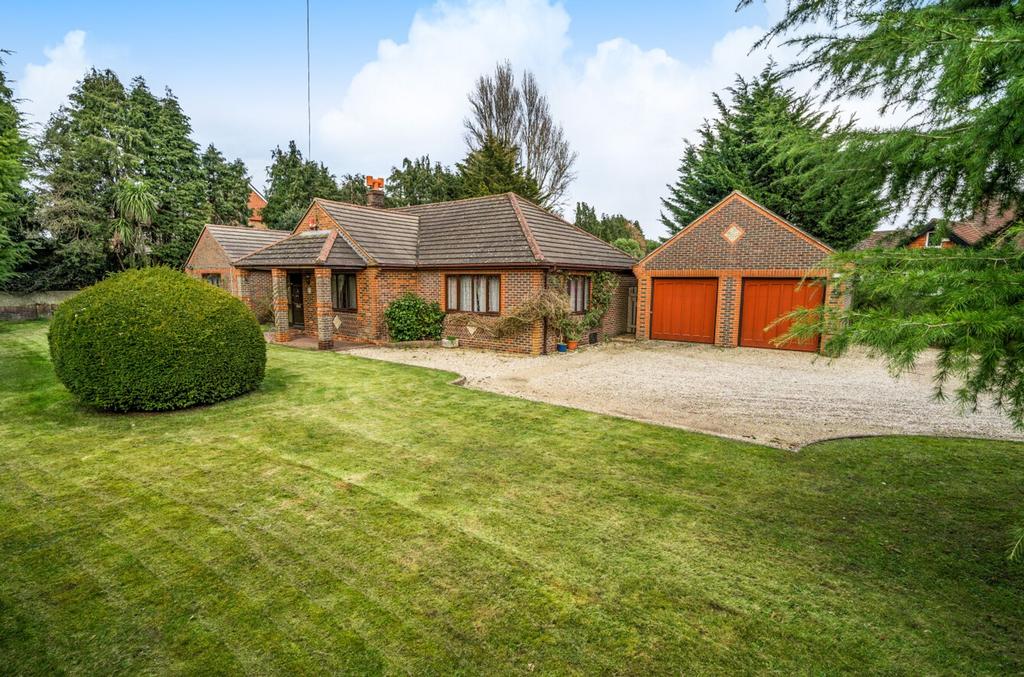 Fontwell Avenue, Eastergate, PO20 3 bed detached bungalow for sale - £ ...