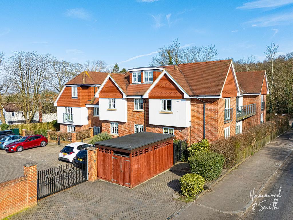 Thornwood Road, Epping CM16 2 bed flat - £415,000