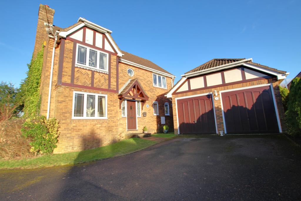 STORRINGTON ROAD, CLANFIELD 4 bed detached house for sale - £550,000