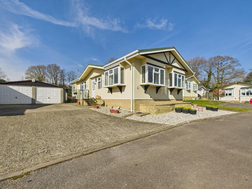Sleepy Hollow, Tadley, RG26 2 bed park home for sale - £205,000