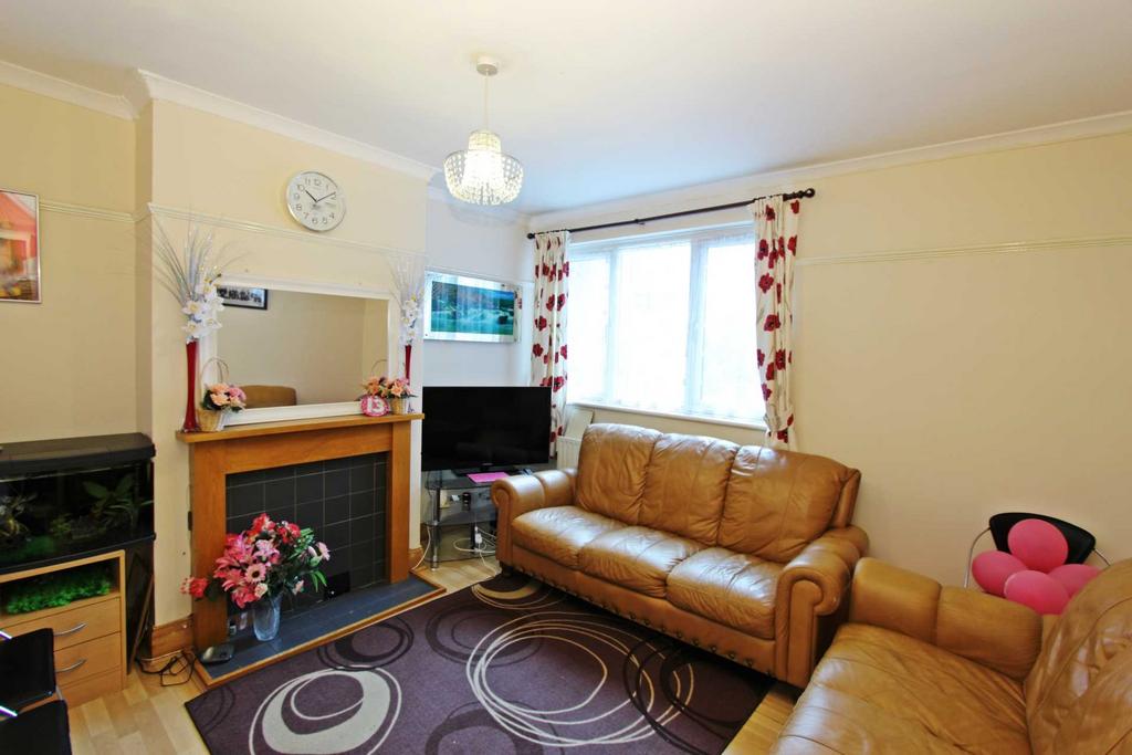 Manor Drive North, New Malden 2 bed flat for sale - £264,000