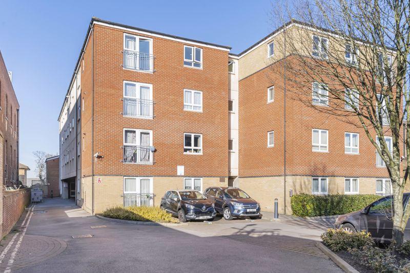 Sidcup High Street, Sidcup 2 bed flat - £310,000