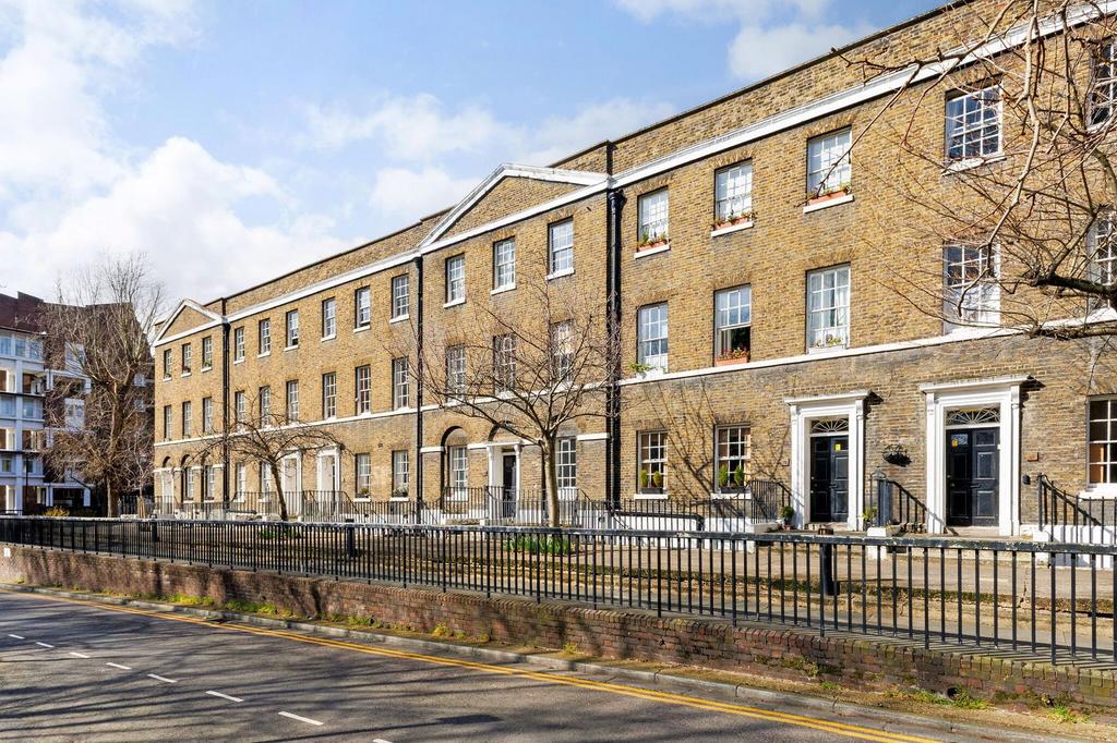 Longshore, London SE8 2 bed flat - £450,000