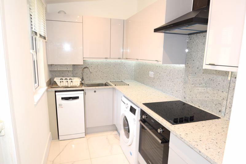 High Street Colliers Wood, London SW19 1 bed apartment to rent - £1,700 ...