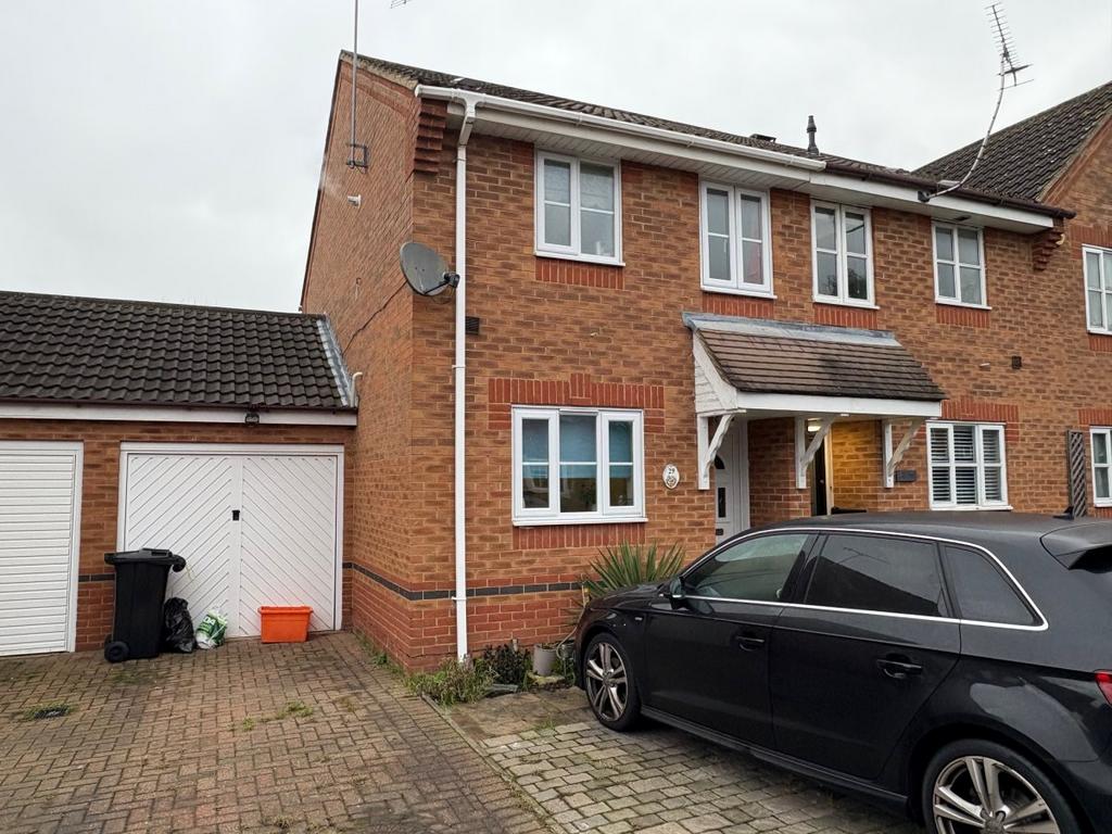 Wraysbury Drive, Basildon 2 bed semi-detached house - £1,595 pcm (£368 pw)