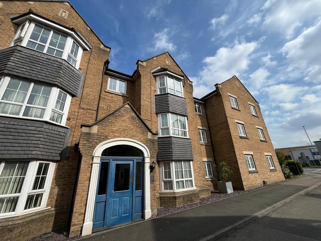 Dunstable LU5 2 bed apartment - £1,200 pcm (£277 pw)