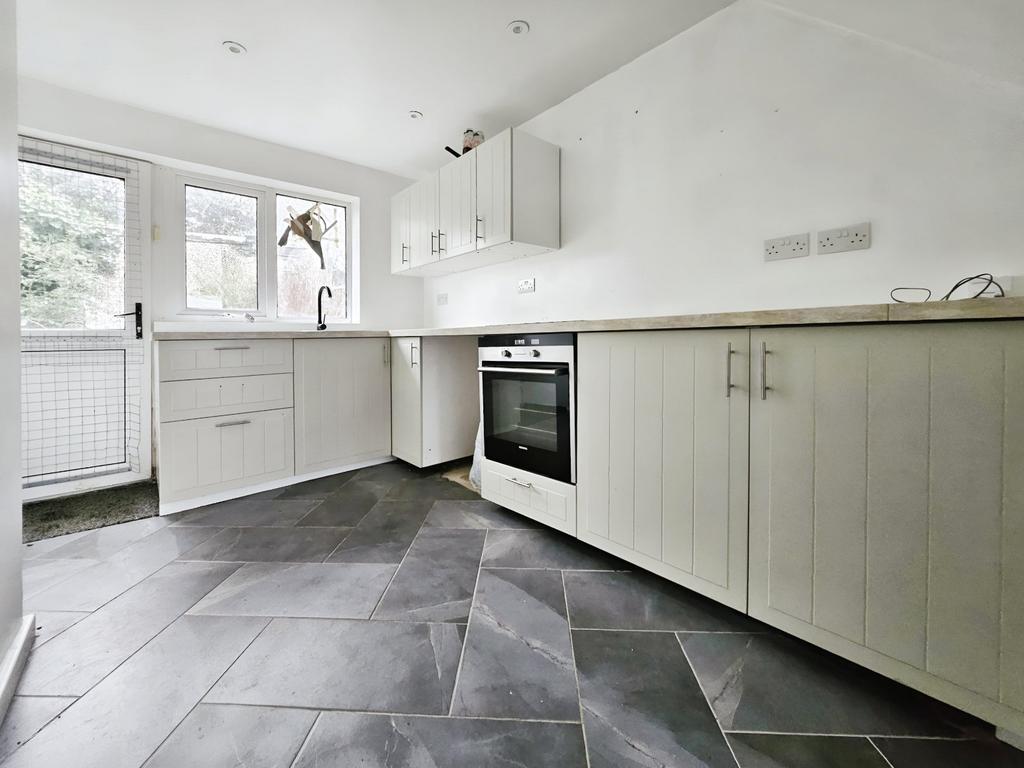 Slaidburn Avenue, Lancashire BB10 2 bed end of terrace house - £110,000