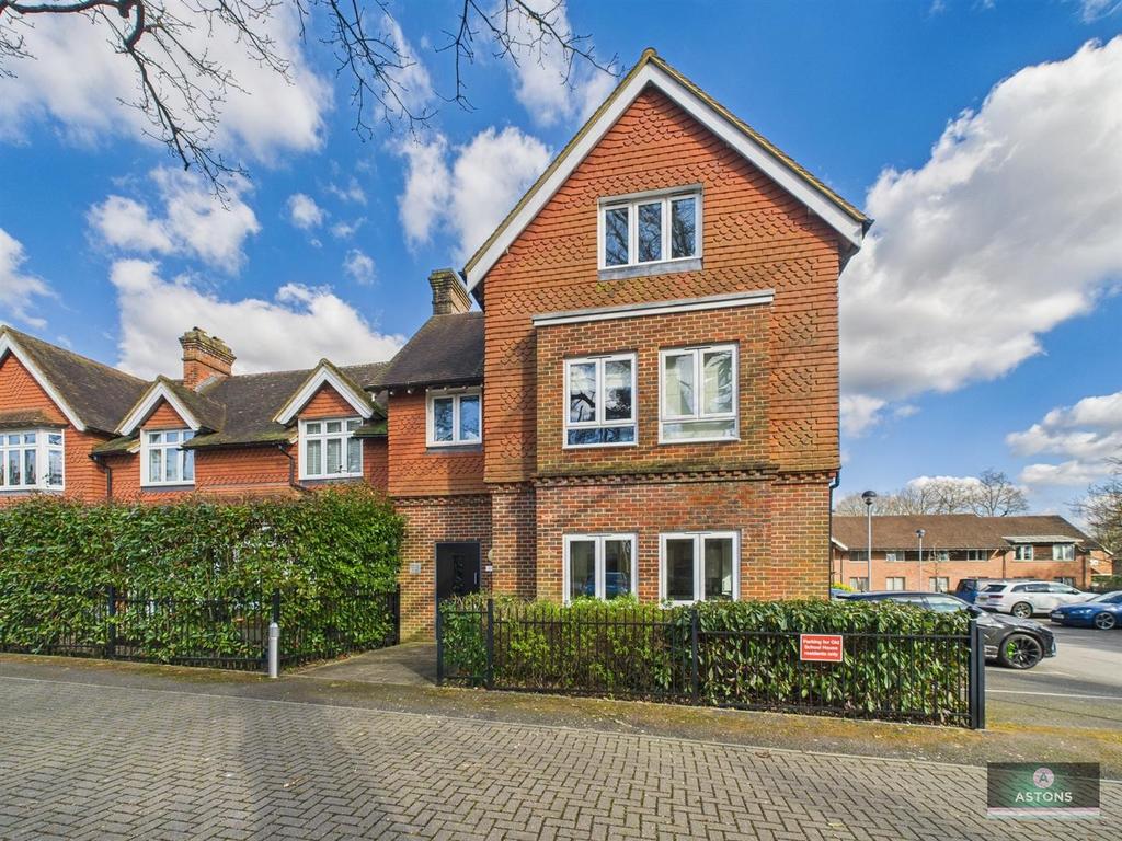 Ifield Green, Ifield RH11 1 bed flat for sale - £200,000