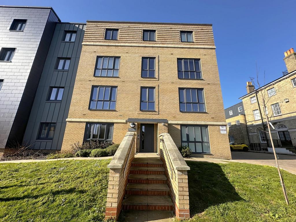 Springfield Road, Chelmsford, CM2 1 bed apartment - £62,500