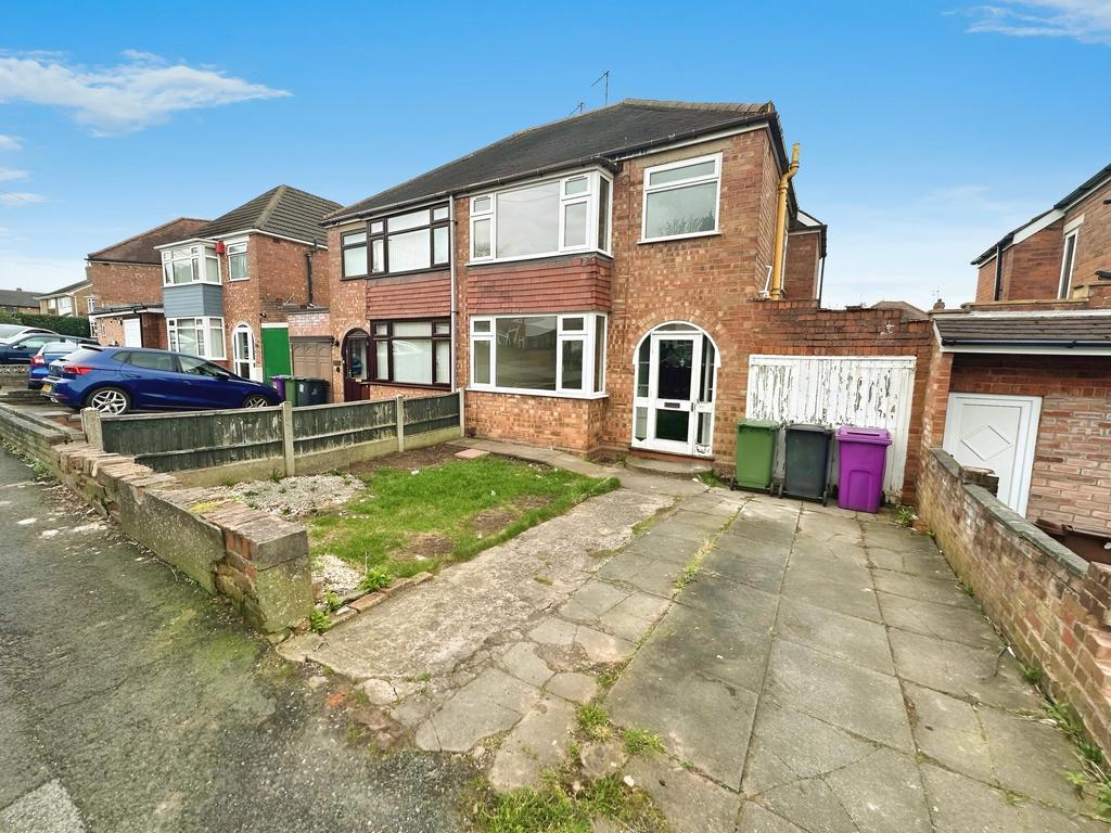 Crossland Crescent, Wolverhampton WV6 3 bed semi-detached house - £ ...