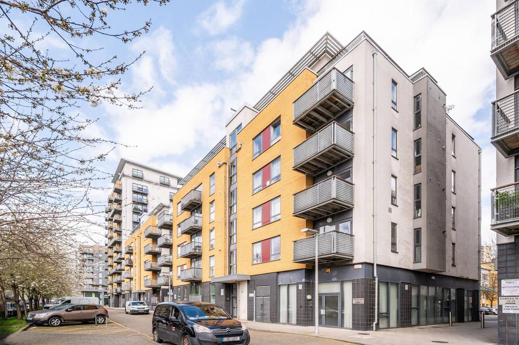 Tarves Way, Greenwich, London, SE10 2 bed flat for sale - £475,000