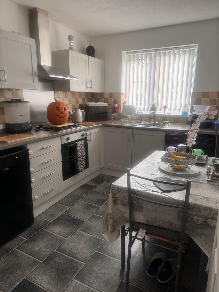 Kingsway Close, New Rossington DN11 2 bed flat - £625 pcm (£144 pw)