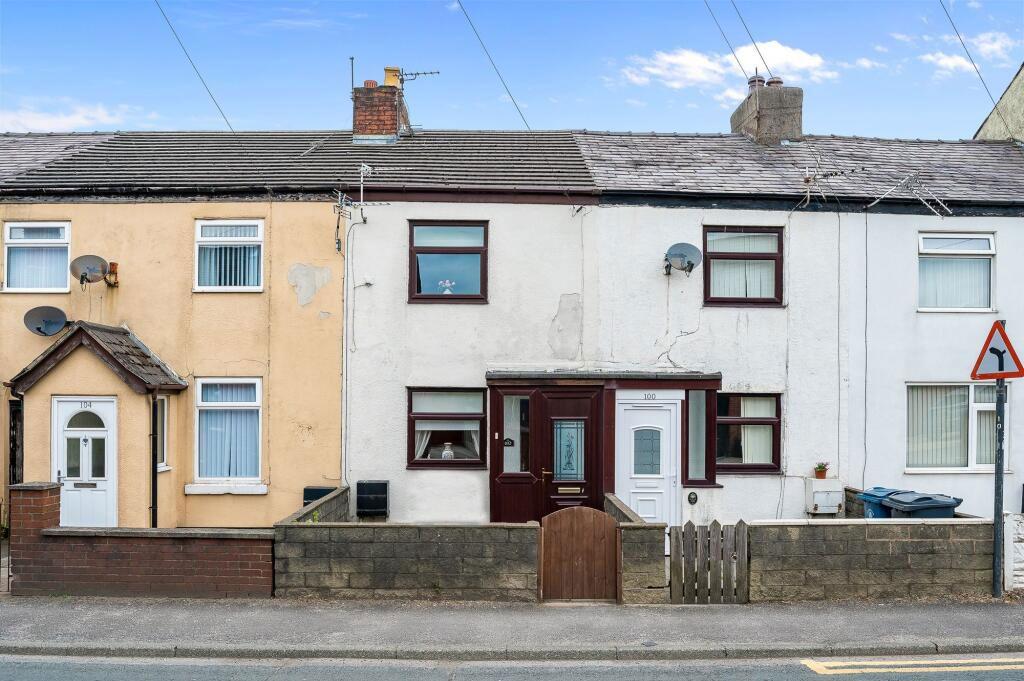 Liverpool Road, Skelmersdale... 2 bed terraced house for sale - £90,000