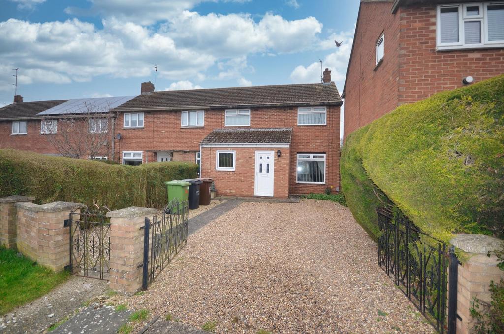 Kingsthorpe Avenue, Corby, NN17 4 bed end of terrace house - £235,000