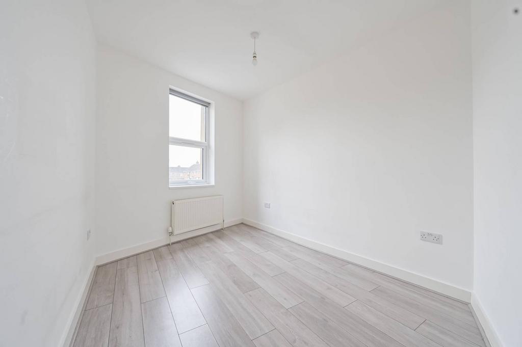 White Hart Lane, N17, Tottenham... 3 bed end of terrace house - £1,950 ...
