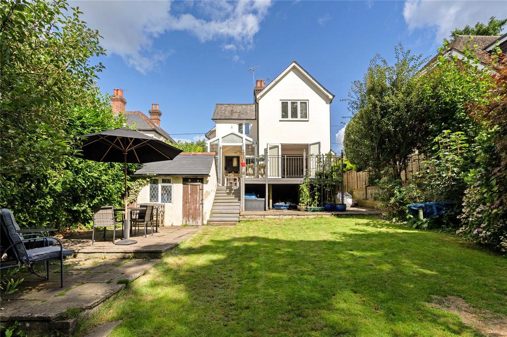 Fairview Road, Hampshire GU35 4 bed detached house for sale - £775,000