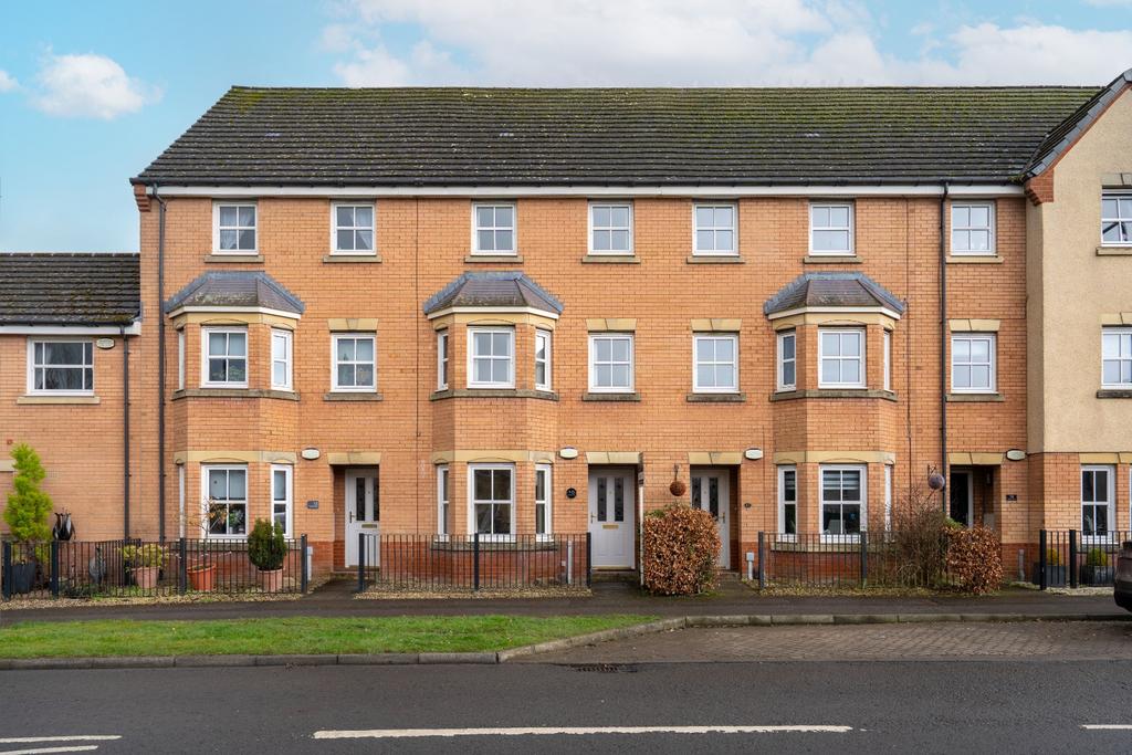 Leyland Rd, Bathgate EH48 2SG 3 bed townhouse - £225,000