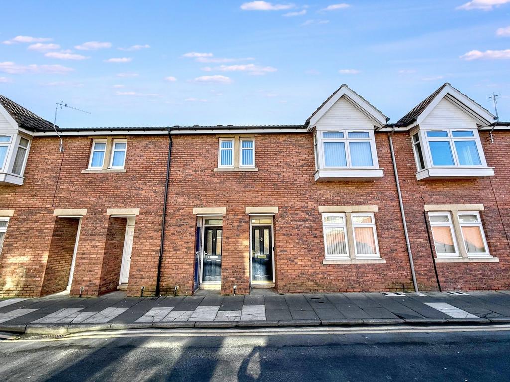 Frank Street, Wallsend, Tyne and... 2 bed flat - £60,000