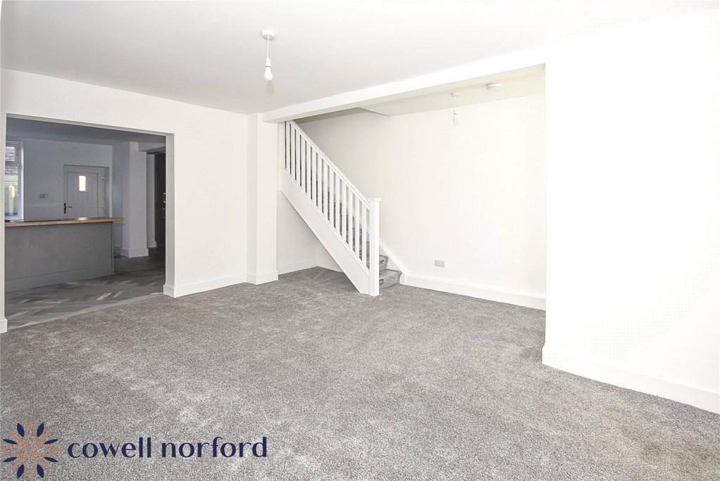 NEWHEY ROAD, Rochdale OL16 3 bed terraced house - £1,100 pcm (£254 pw)