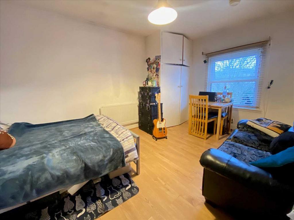 Argyle Road, West Ealing Studio - £1,250 pcm (£288 pw)