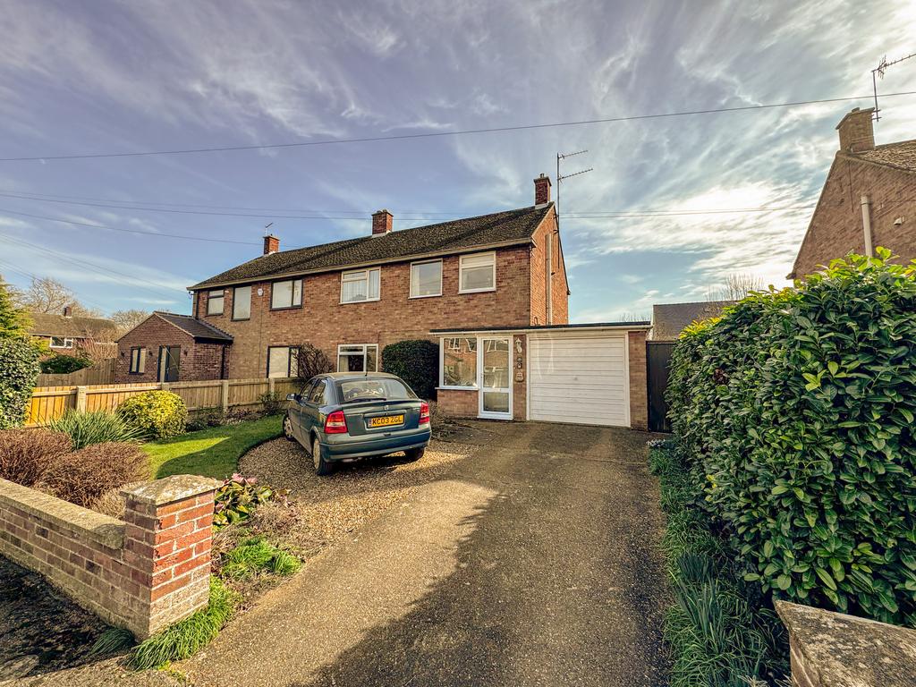 Pound Close, Bottisham, Cambridge... 3 bed semi-detached house - £450,000