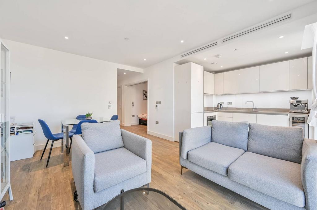 Wandsworth Road, London, SW8 2FJ... Studio for sale - £500,000