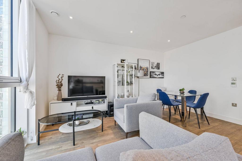 Wandsworth Road, London, SW8 2FJ... Studio for sale - £425,000