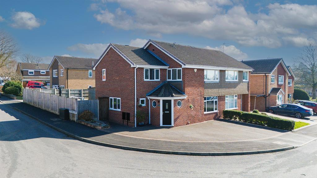 Parkstone Court, Mickleover, Derby... 4 bed semi-detached house - £350,000