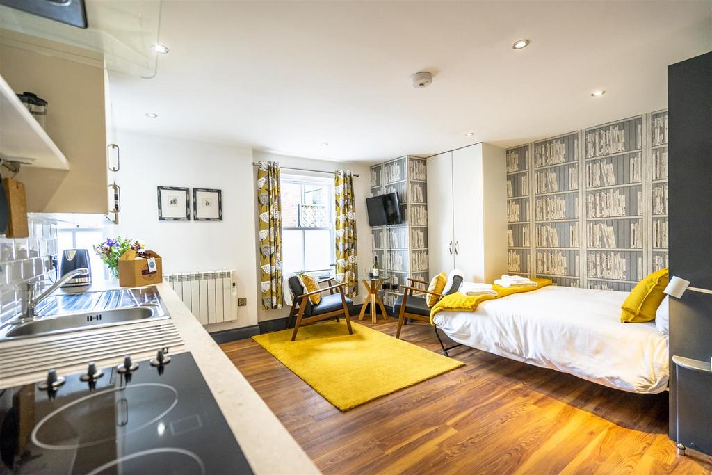 Robson House, Lawrence Street, York... Studio - £725 pcm (£167 pw)