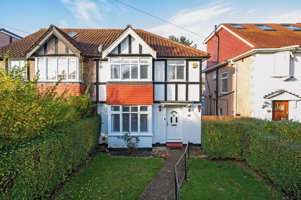 Edgware, Harrow, HA8 3 bed semi-detached house to rent - £2,500 pcm (£ ...
