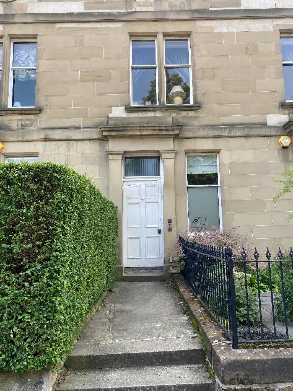 Merchiston Crescent, Edinburgh, EH10 4 bed flat - £2,500 pcm (£577 pw)