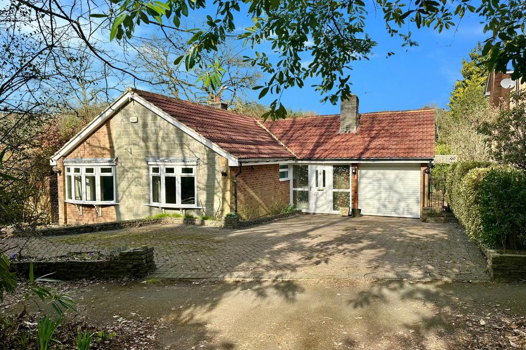 Roundway, CAMBERLEY GU15 3 bed bungalow for sale - £550,000