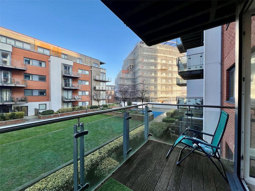 Channel Way, Southampton 1 bed apartment - £177,500