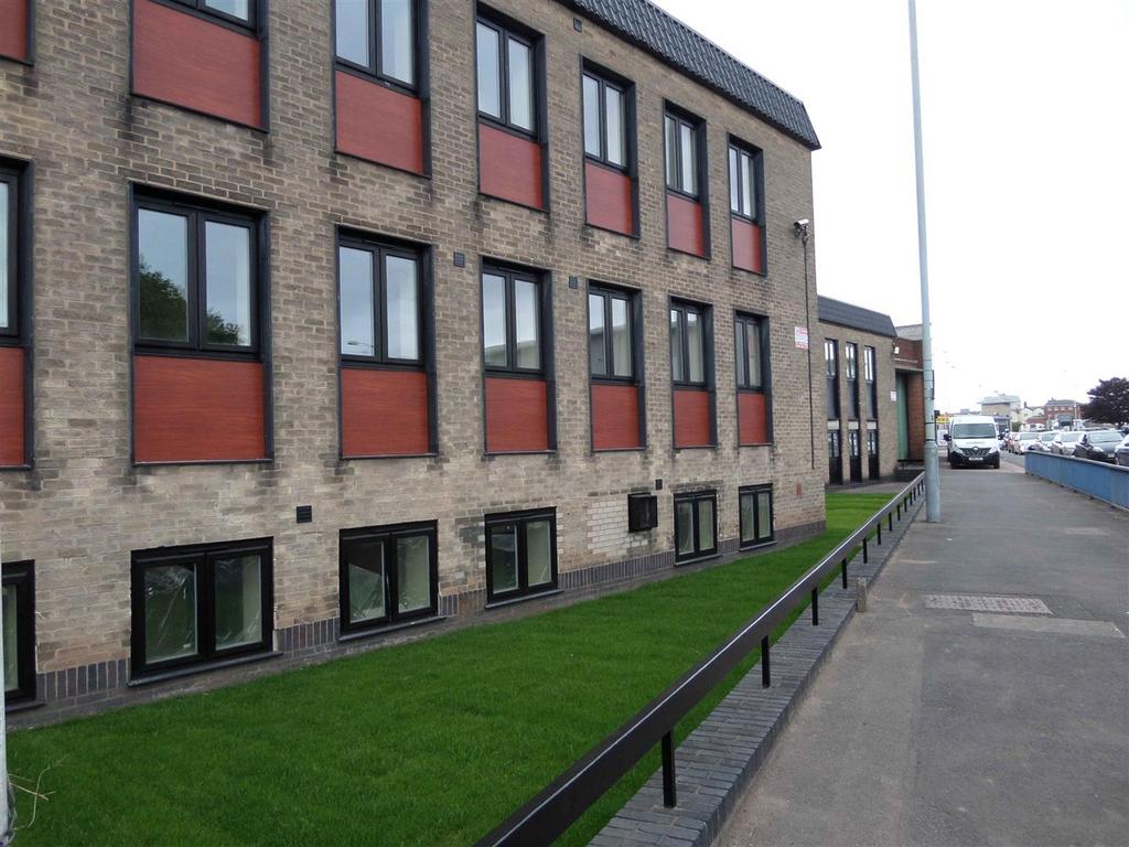 Grove Street, Wolverhampton, WV2 3BQ 1 bed apartment - £675 pcm (£156 pw)