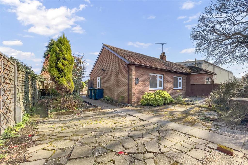 Lythalls Lane, Coventry, CV6 2 bed property - £950 pcm (£219 pw)