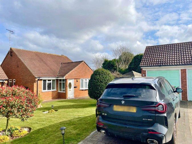 Thorndale, Thundersley, Benfleet... 3 bed bungalow for sale - £450,000