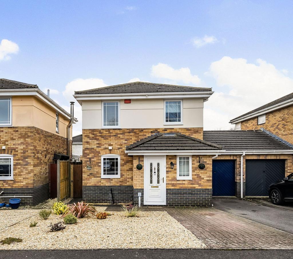 Doncaster Close, Chippenham SN14 3 bed detached house - £350,000