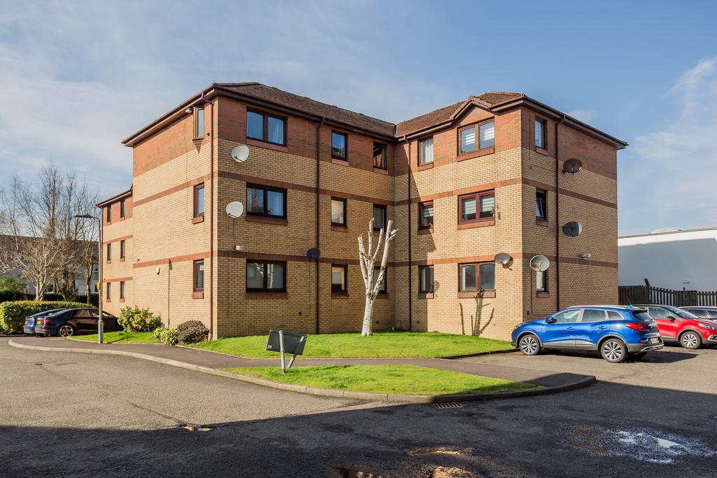 19D, Stonefield Green, Lochfield... 2 bed flat - £125,000