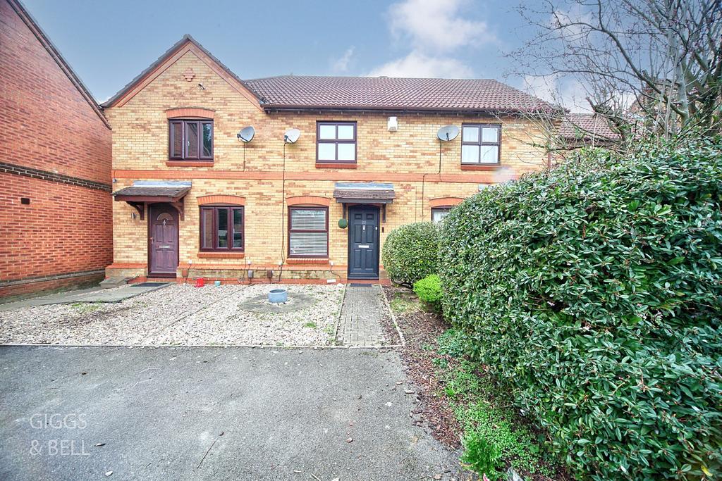 Muirfield, Luton, Bedfordshire, LU2 2 bed terraced house for sale - £ ...